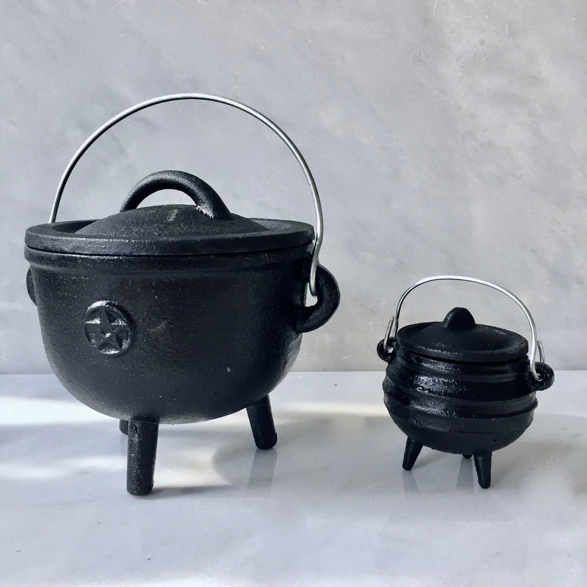 Medium Cast Iron Cauldron – Wonderworks